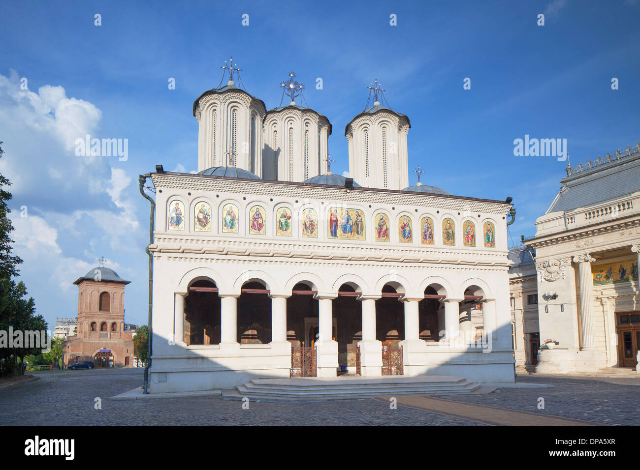 Cathedral bucharest hi-res stock photography and images - Alamy