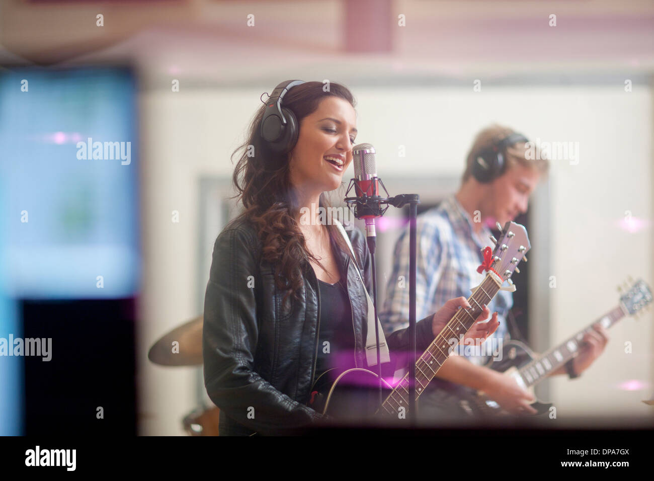 Playing singer man woman band hi-res stock photography and images - Alamy