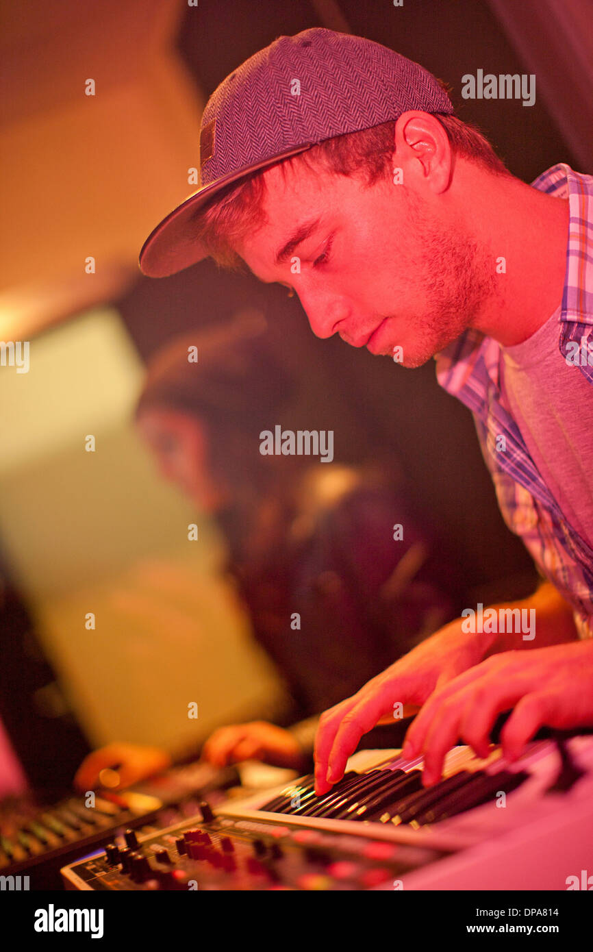 Recording man hi hi-res stock photography and images - Alamy