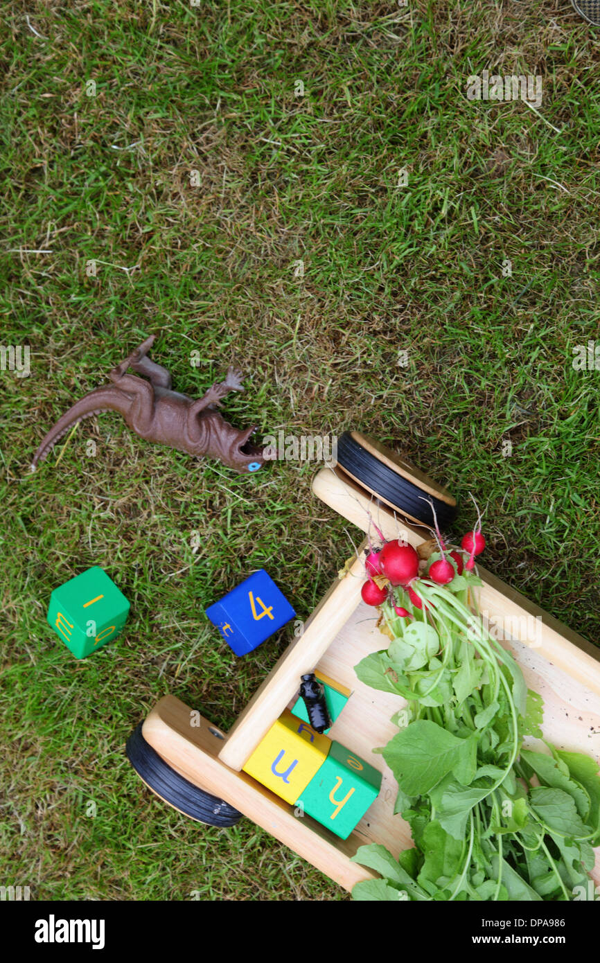 Push cart hi-res stock photography and images - Alamy