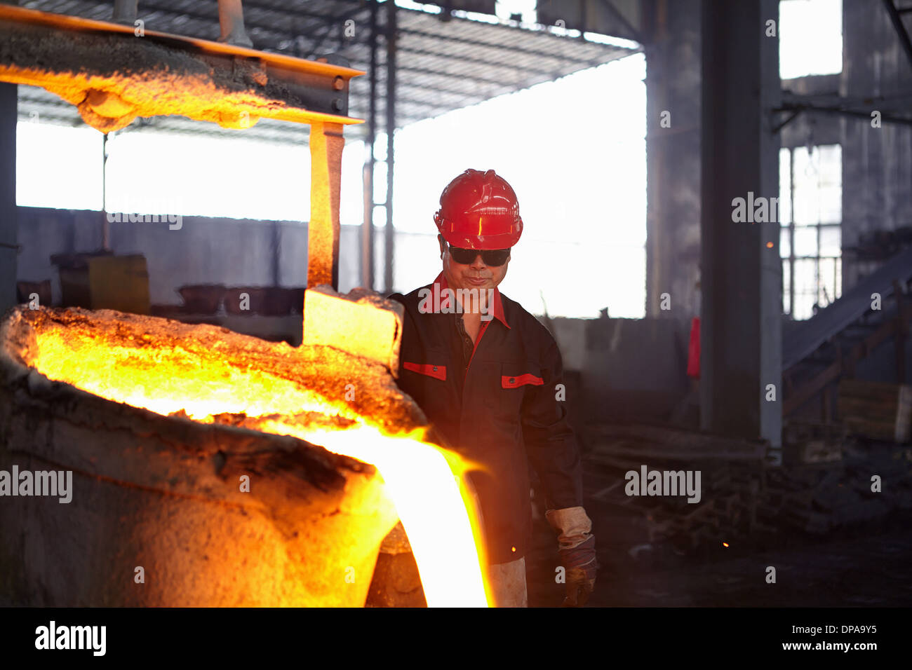 Foundry Pouring Liquid Metal High Resolution Stock Photography and ...