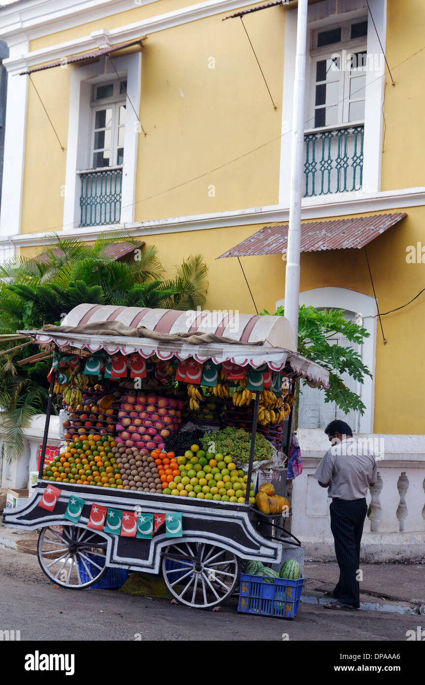 Fruit Barrow High Resolution Stock Photography and Images - Alamy