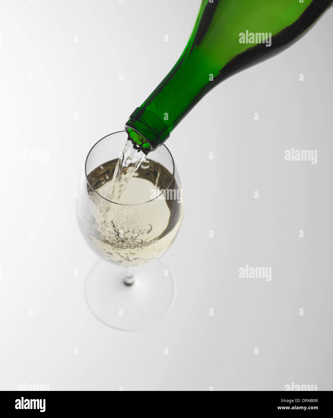 Pouring wine into glass hi-res stock photography and images - Alamy