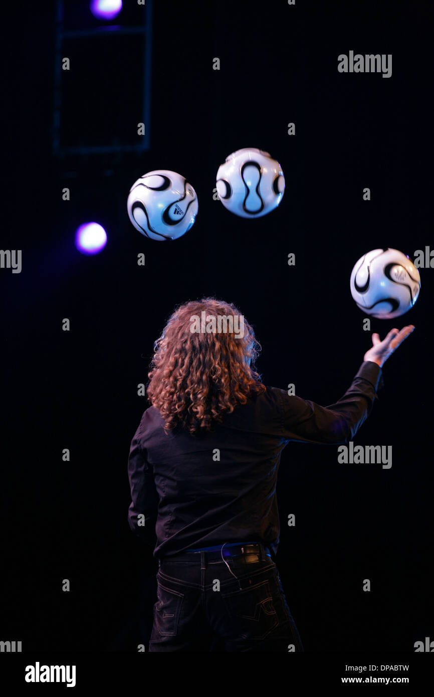 Football performance hi-res stock photography and images - Alamy