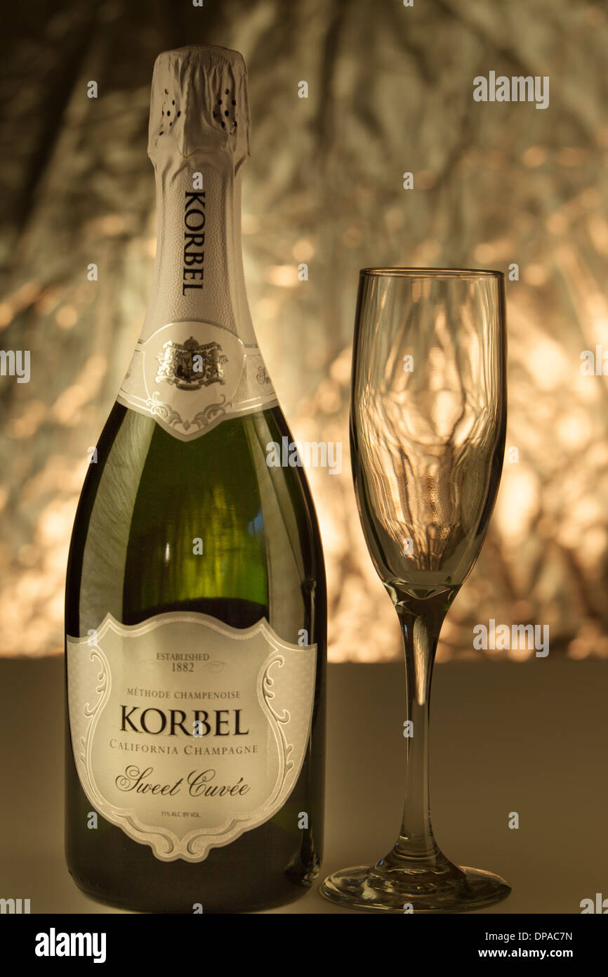 Champagne bubbles bottle hi-res stock photography and images - Alamy