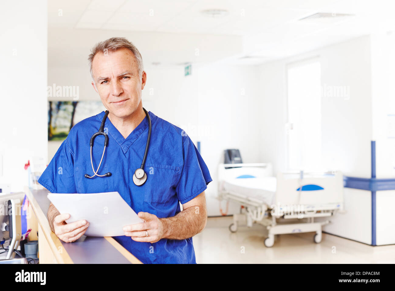 Doctor holding notes Stock Photo - Alamy