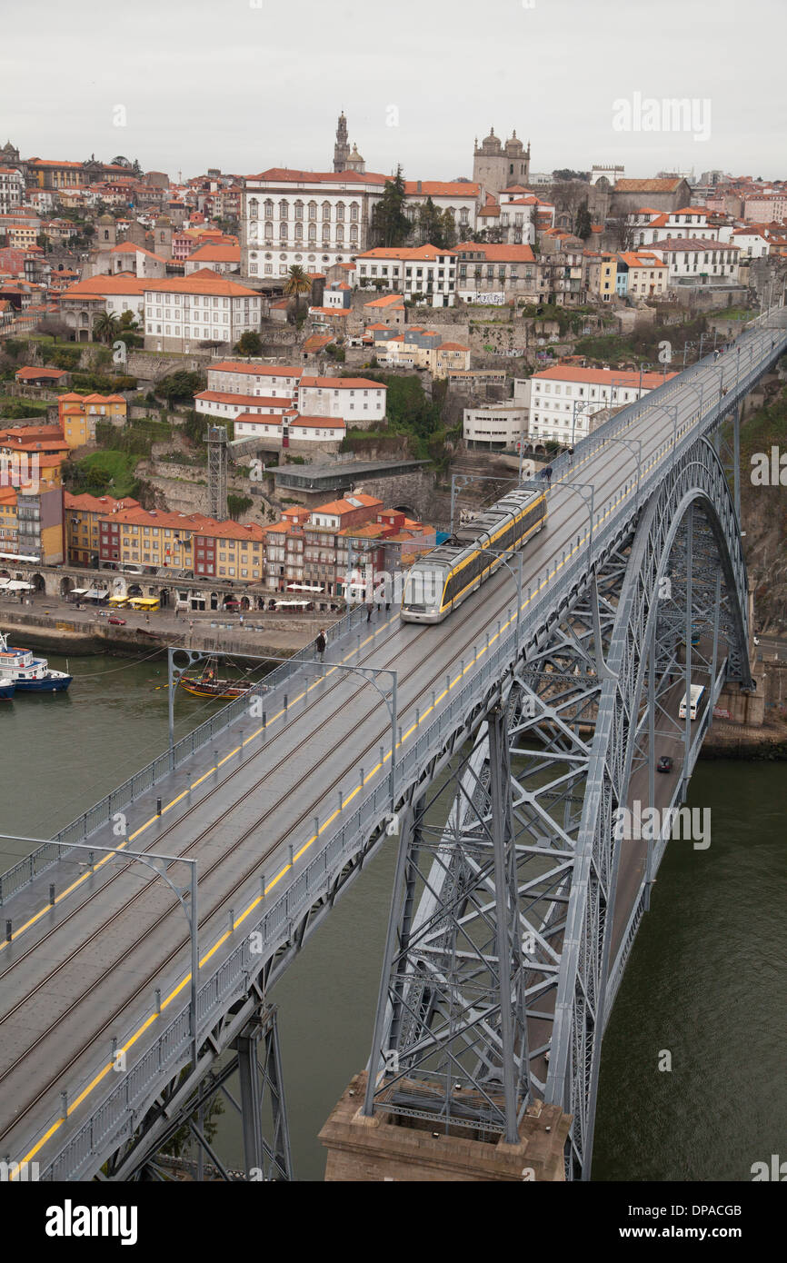 Oporto railway bridge hi-res stock photography and images - Alamy
