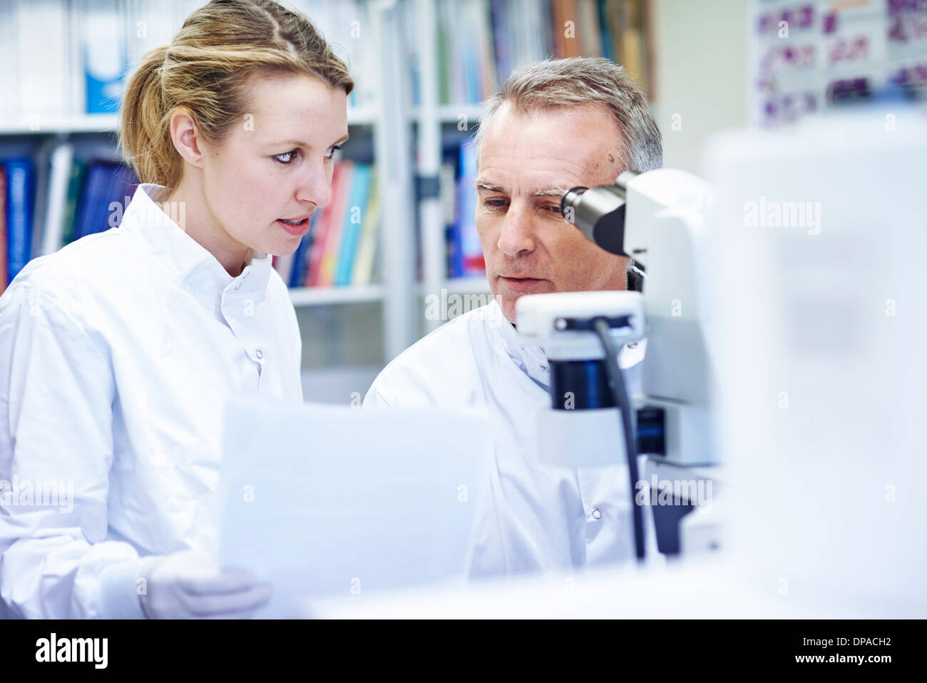Medical researchers hi-res stock photography and images - Alamy