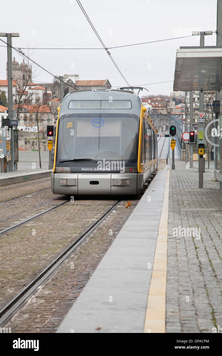 Tram oporto hi-res stock photography and images - Alamy