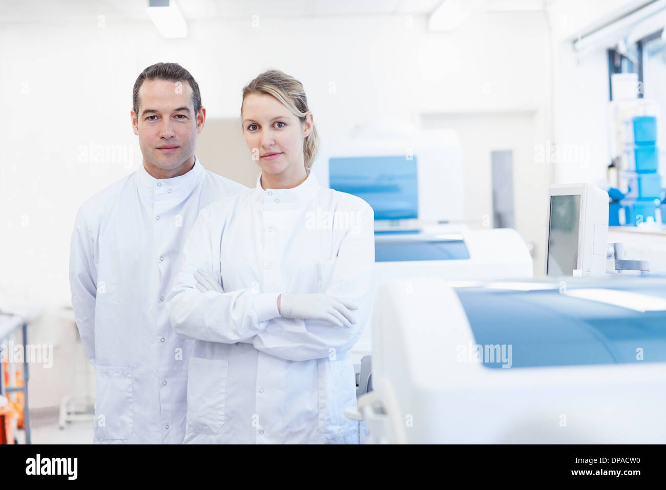 Medical researcher male hi-res stock photography and images - Alamy