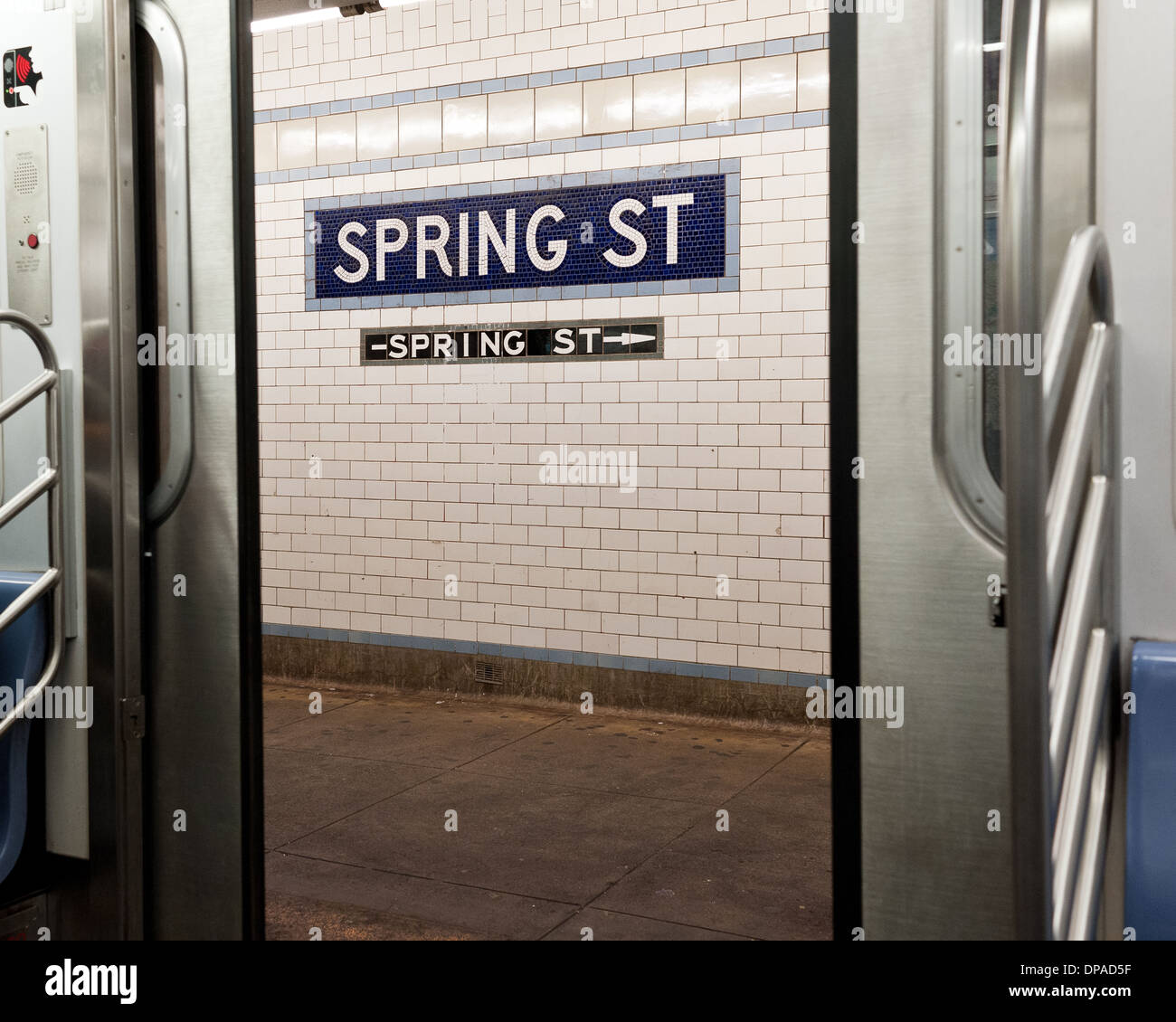 Open Subway Doors Stock Photos & Open Subway Doors Stock Images - Alamy