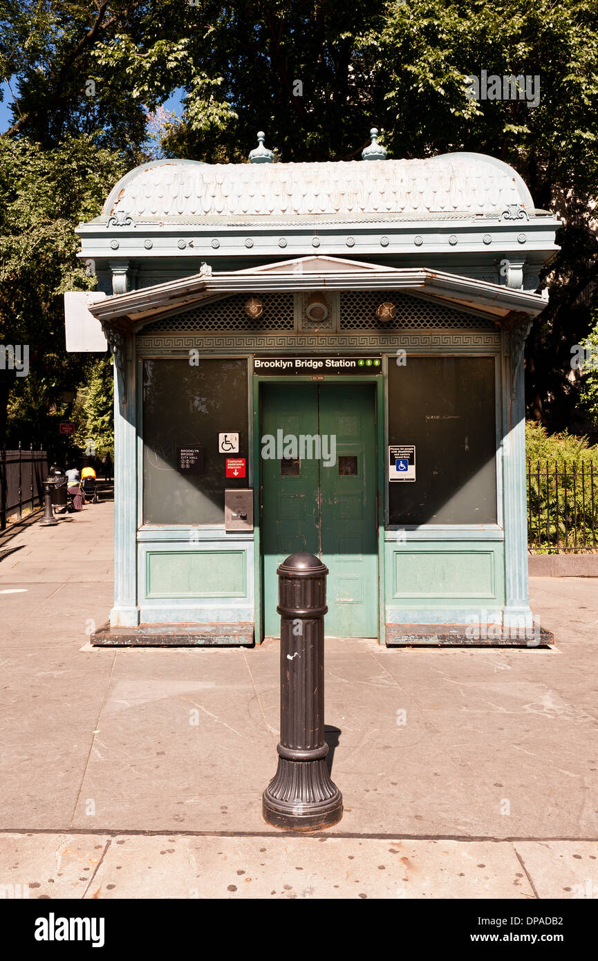 Brooklyn subway station access building city hall Stock Photo - Alamy