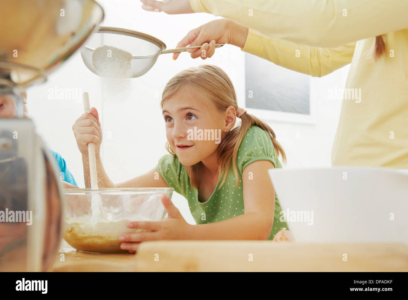 Flour sieve hi-res stock photography and images - Alamy