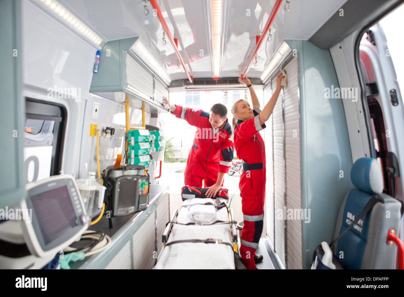 Emergency door stretcher hi-res stock photography and images - Alamy