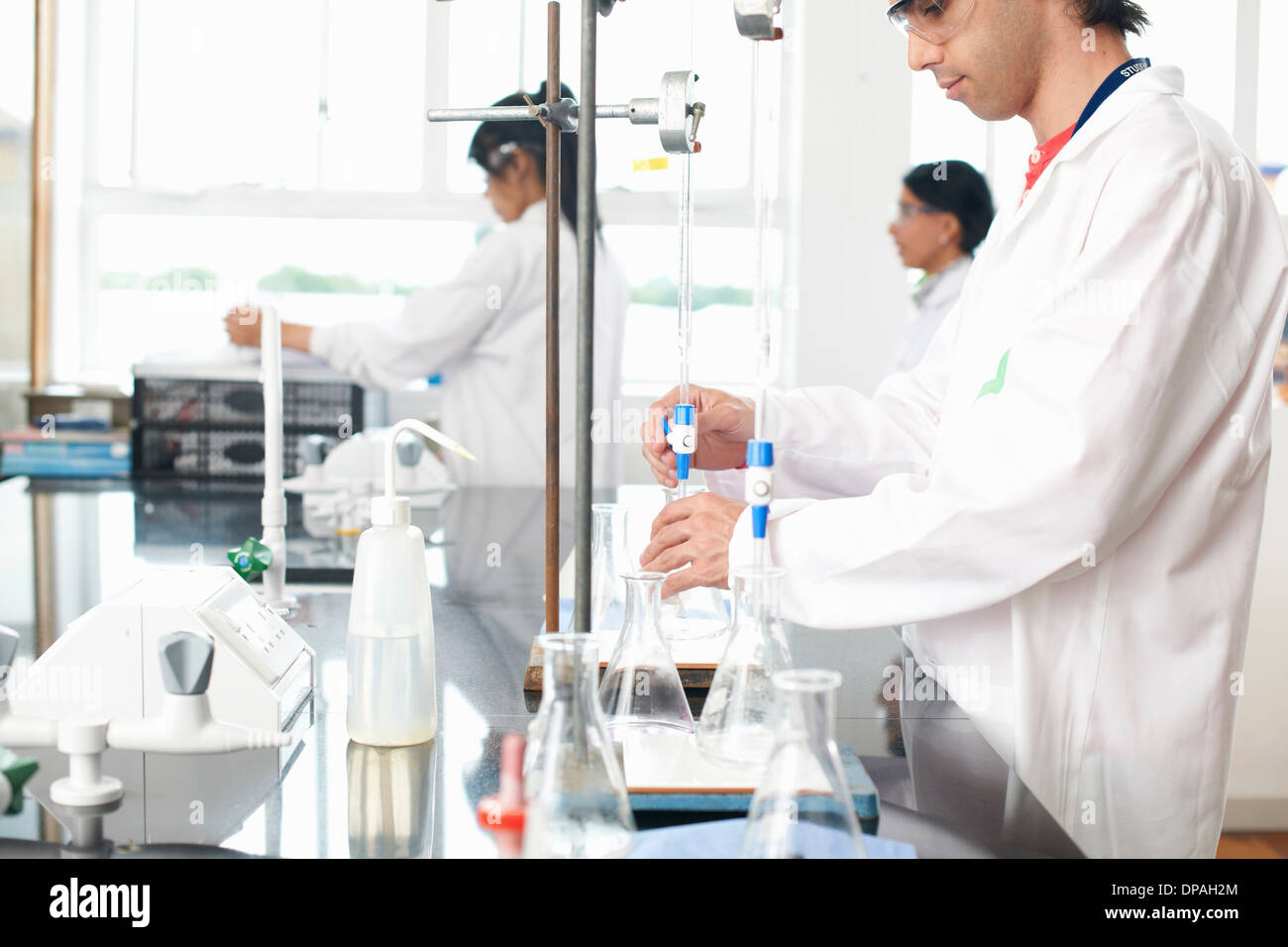 Chemistry students doing experiment Stock Photo - Alamy