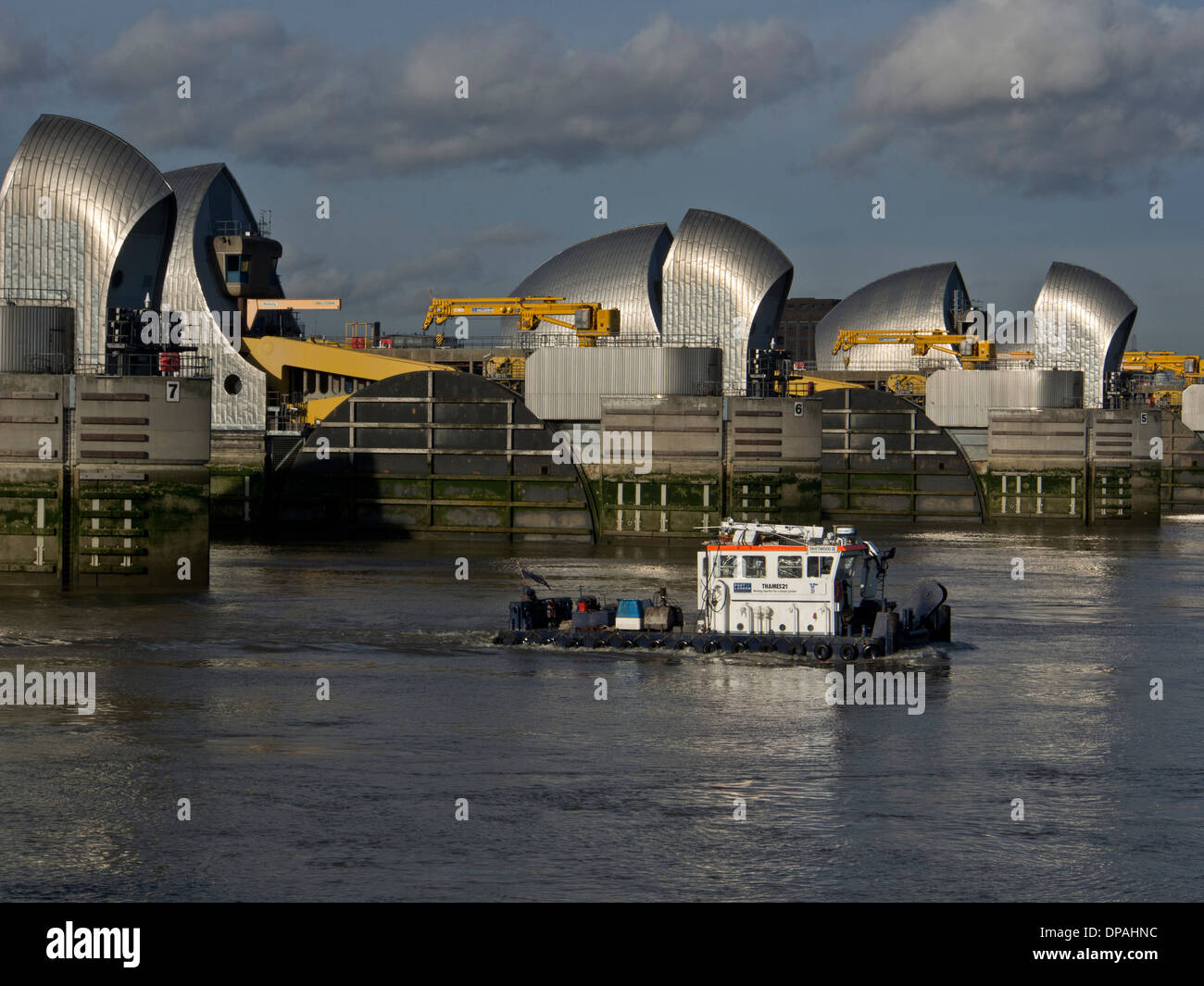 THE THAMES BARRIER IN THE EAST END OF LONDON, DESIGNED FOR FLOOD ...