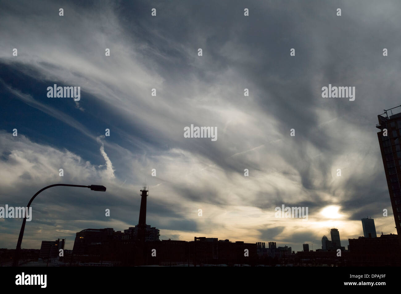 Skyline with clouds hi-res stock photography and images - Alamy
