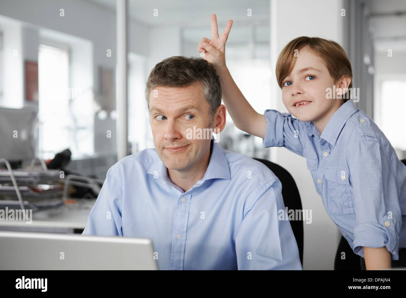 Man making peace sign hi-res stock photography and images - Alamy