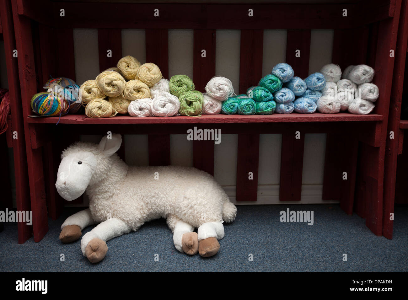 Sheep wool weaving hi-res stock photography and images - Alamy