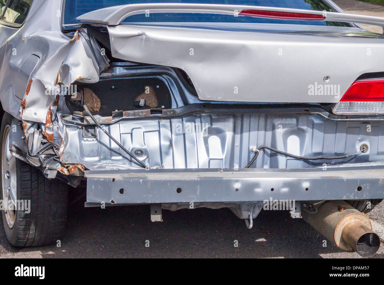Car damaged back end hi-res stock photography and images - Alamy