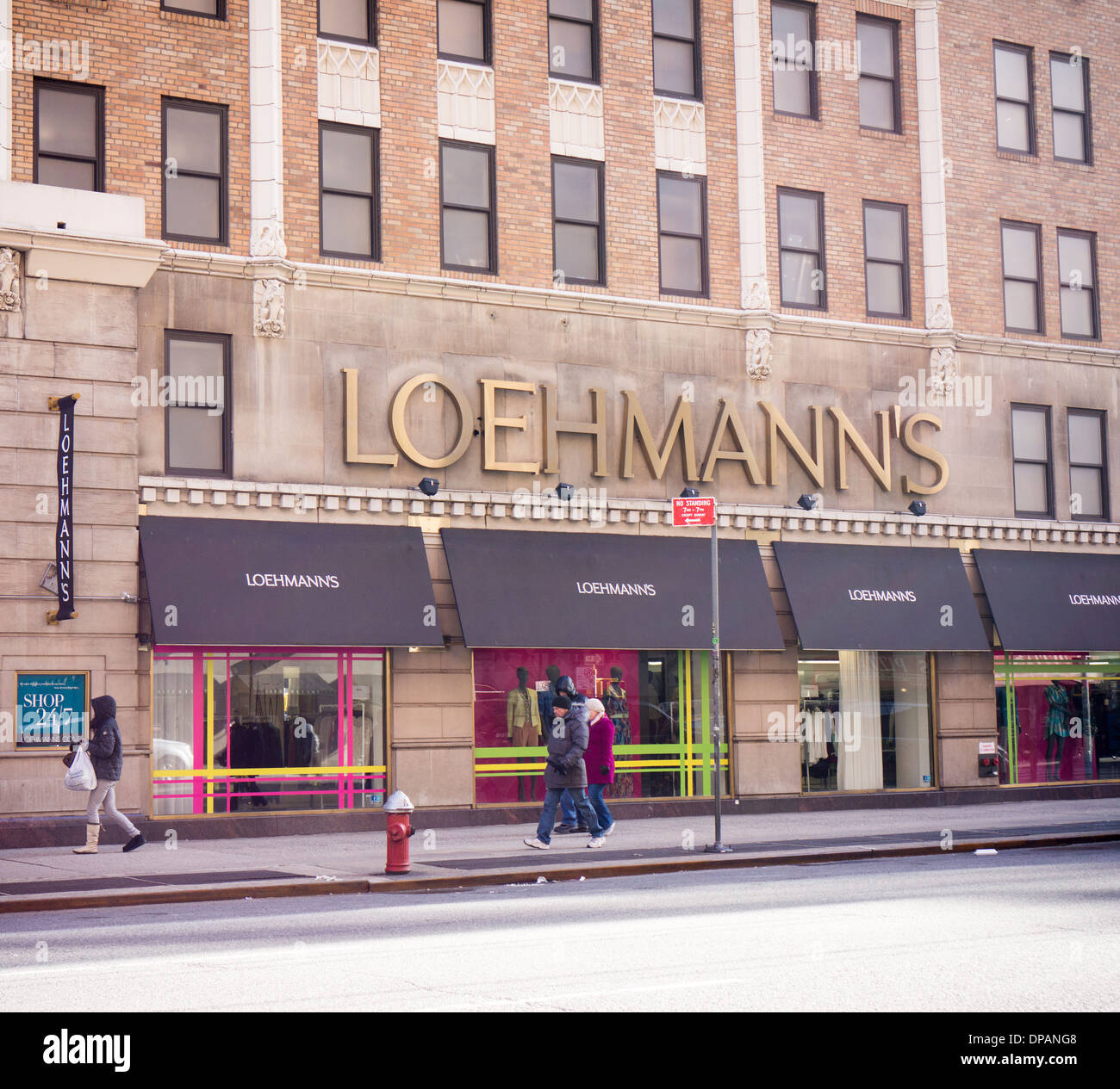 A Loehmann's department store in the Chelsea neighborhood of New York ...