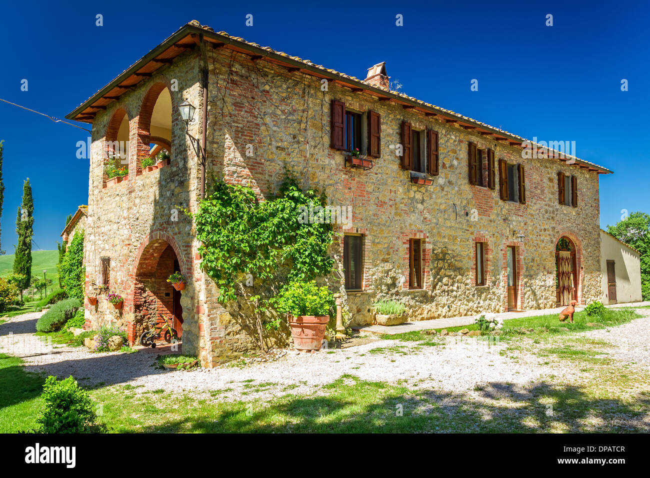 Tuscany Rural house in summer, Italy Stock Photo - Alamy