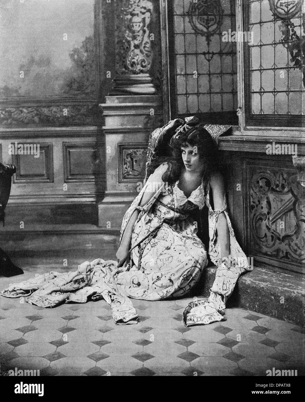 Romeo and juliet Black and White Stock Photos & Images - Alamy