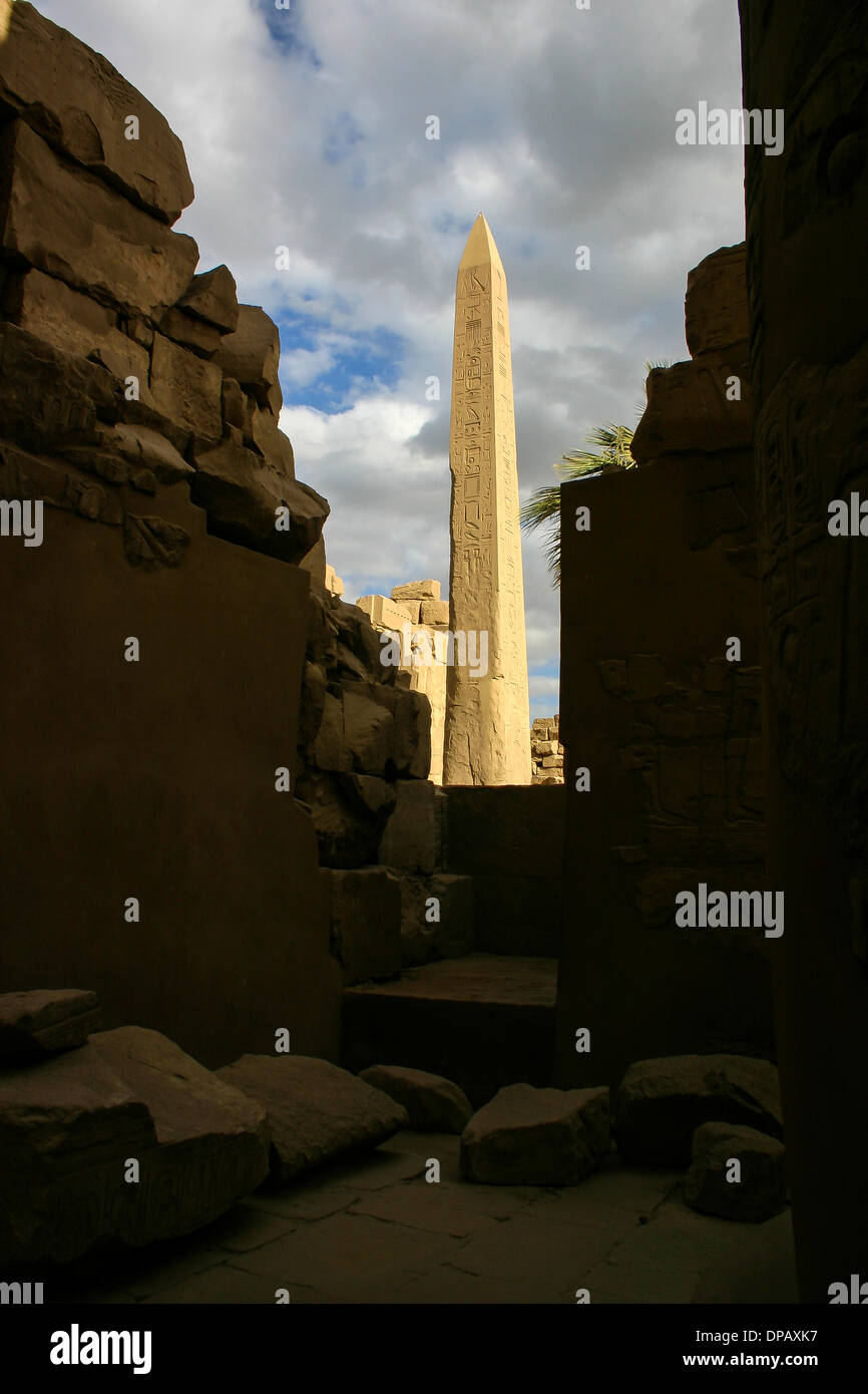 Obelisk shape hi-res stock photography and images - Alamy