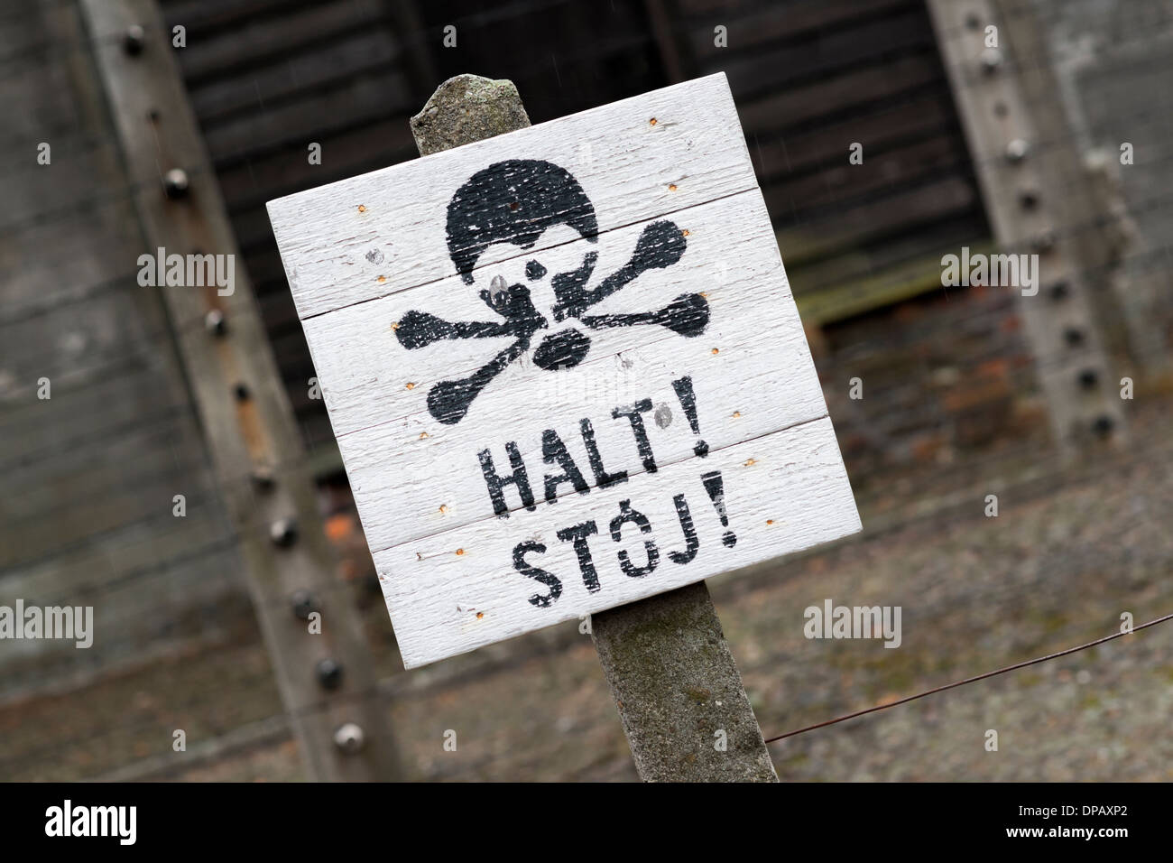 Halt sign hi-res stock photography and images - Alamy