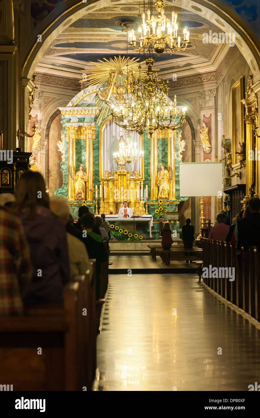 Gold catholic hi-res stock photography and images - Alamy