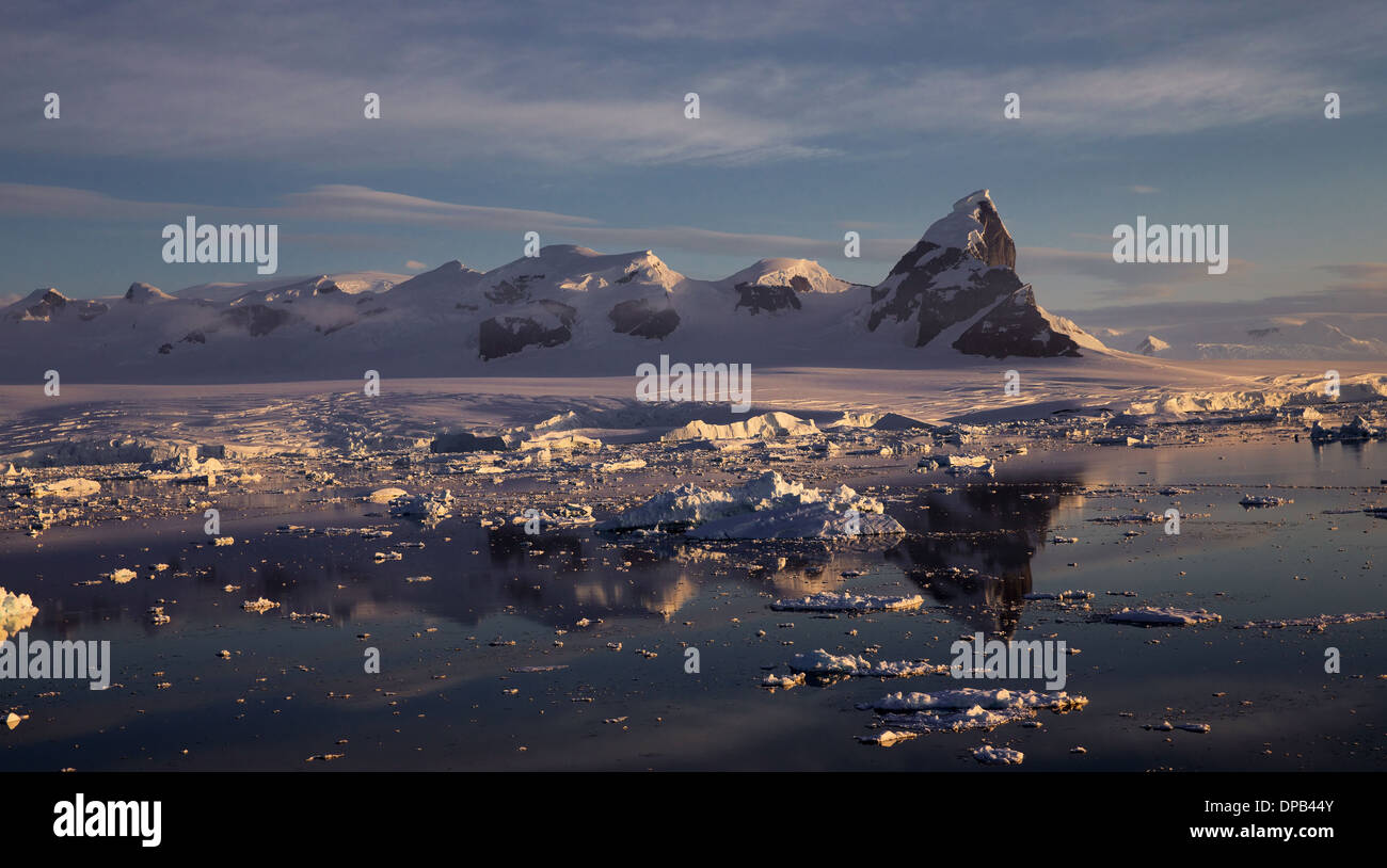 Polar reflections hi-res stock photography and images - Alamy