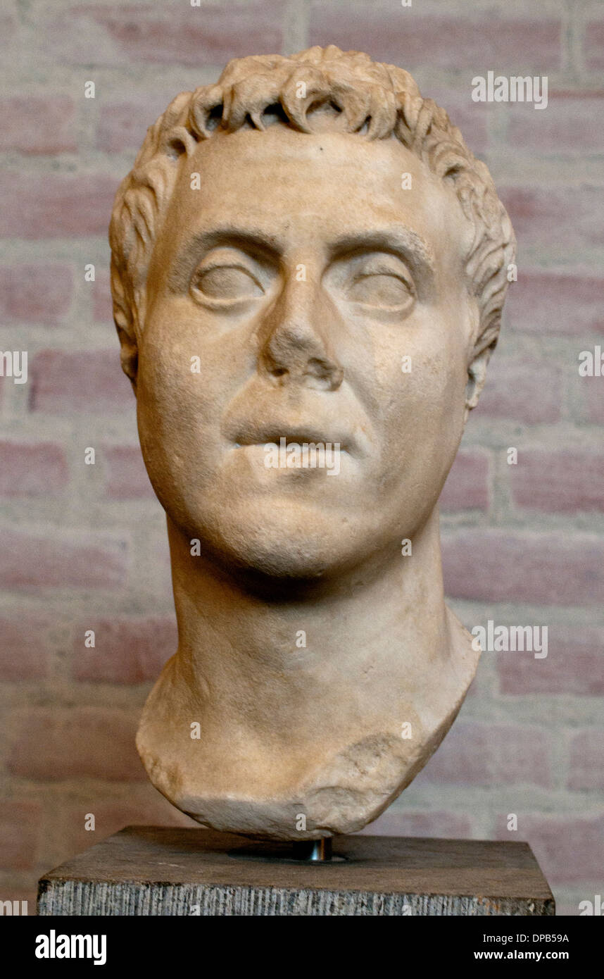 Roman Man Sculpture Statue 70 BC Rome Italy Museum Stock Photo - Alamy