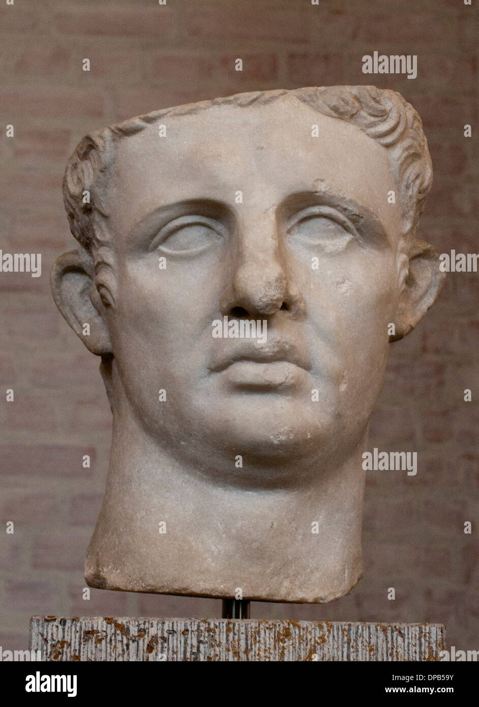 Roman Man Sculpture Statue 100 AD Rome Italy Museum Stock Photo - Alamy