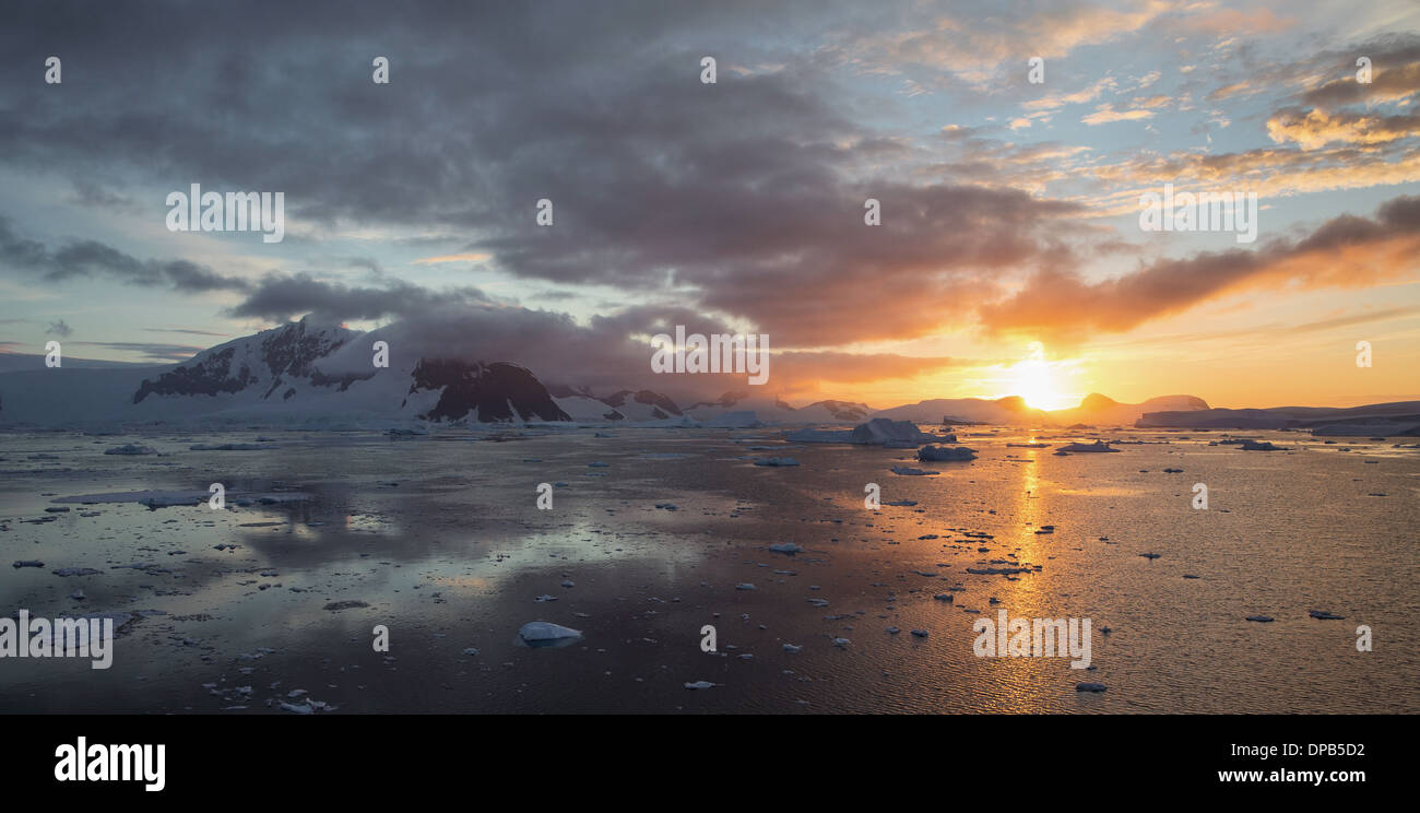 Antarctica sunset landscape hi-res stock photography and images - Alamy