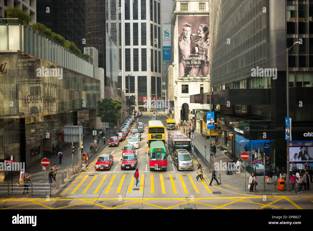 Busy crossing in Central, Hong Kong Stock Photo - Alamy