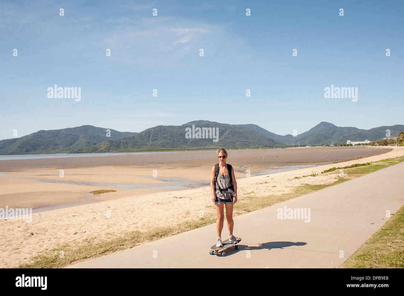 Esplanade greenery hi-res stock photography and images - Alamy