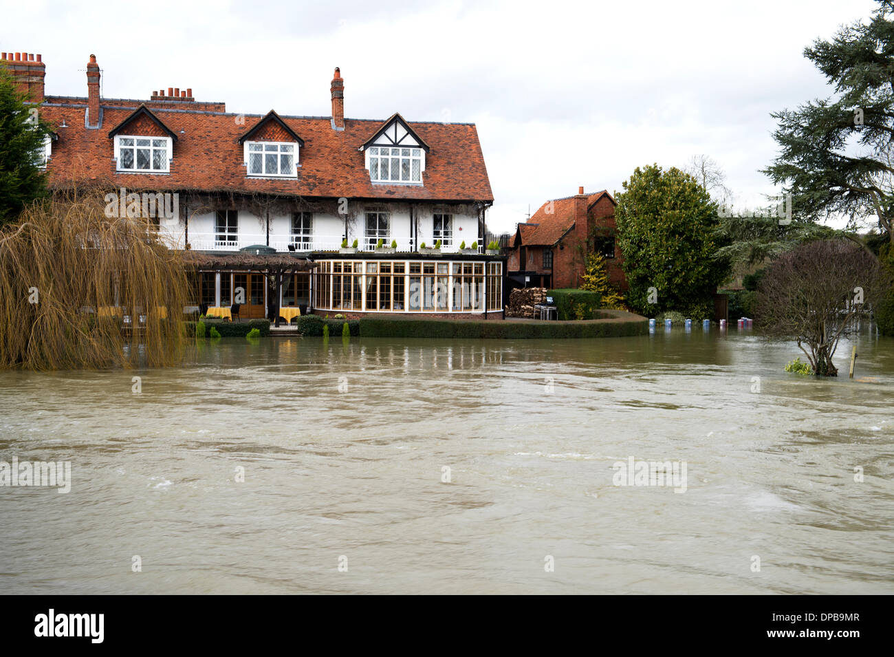 River Thames in flood at Sonning, Berkshire Stock Photo - Alamy