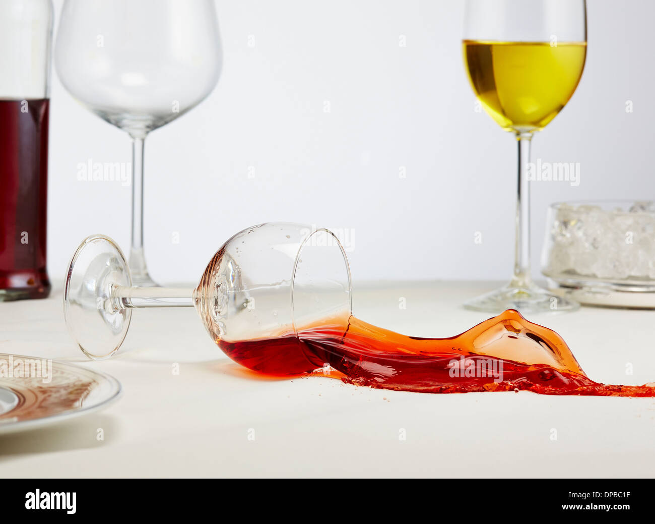 Falling wine glass hi-res stock photography and images - Alamy
