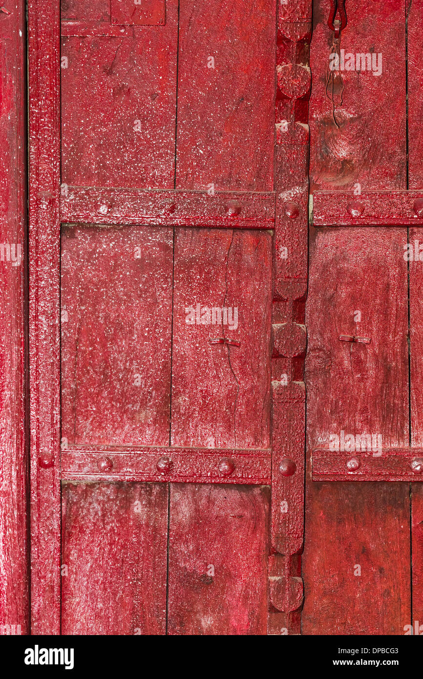 Red painted wood double door hi-res stock photography and images - Alamy