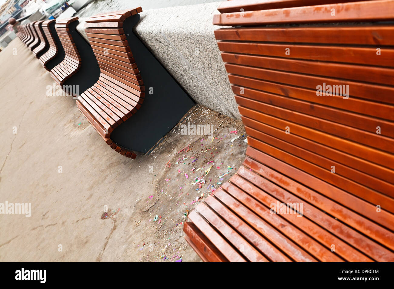 Benches on embankment hi-res stock photography and images - Alamy