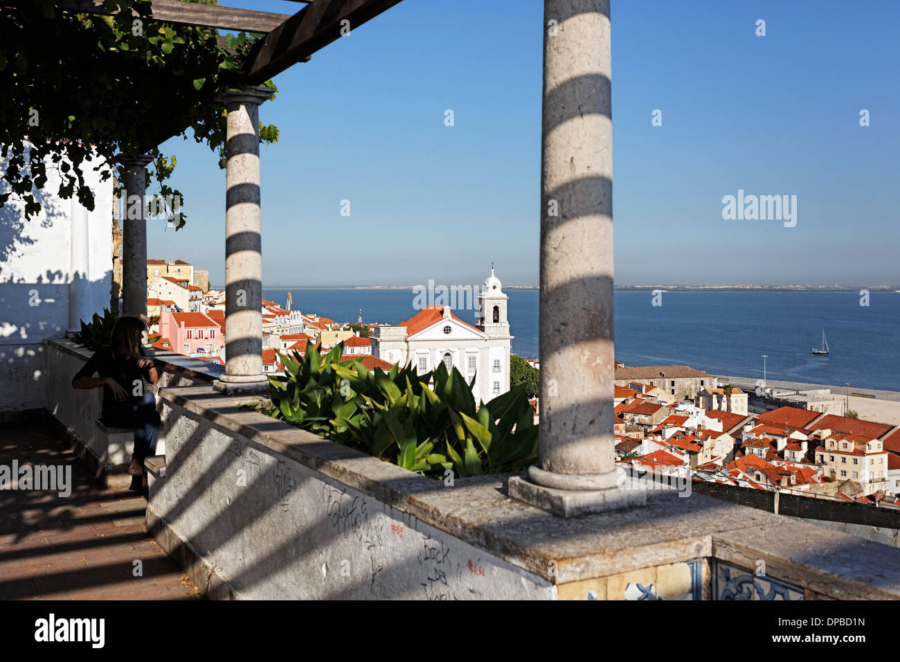 Portugal, Lisbon, Alfama, Miradouro de Santa Luzia, view to Tejo river ...