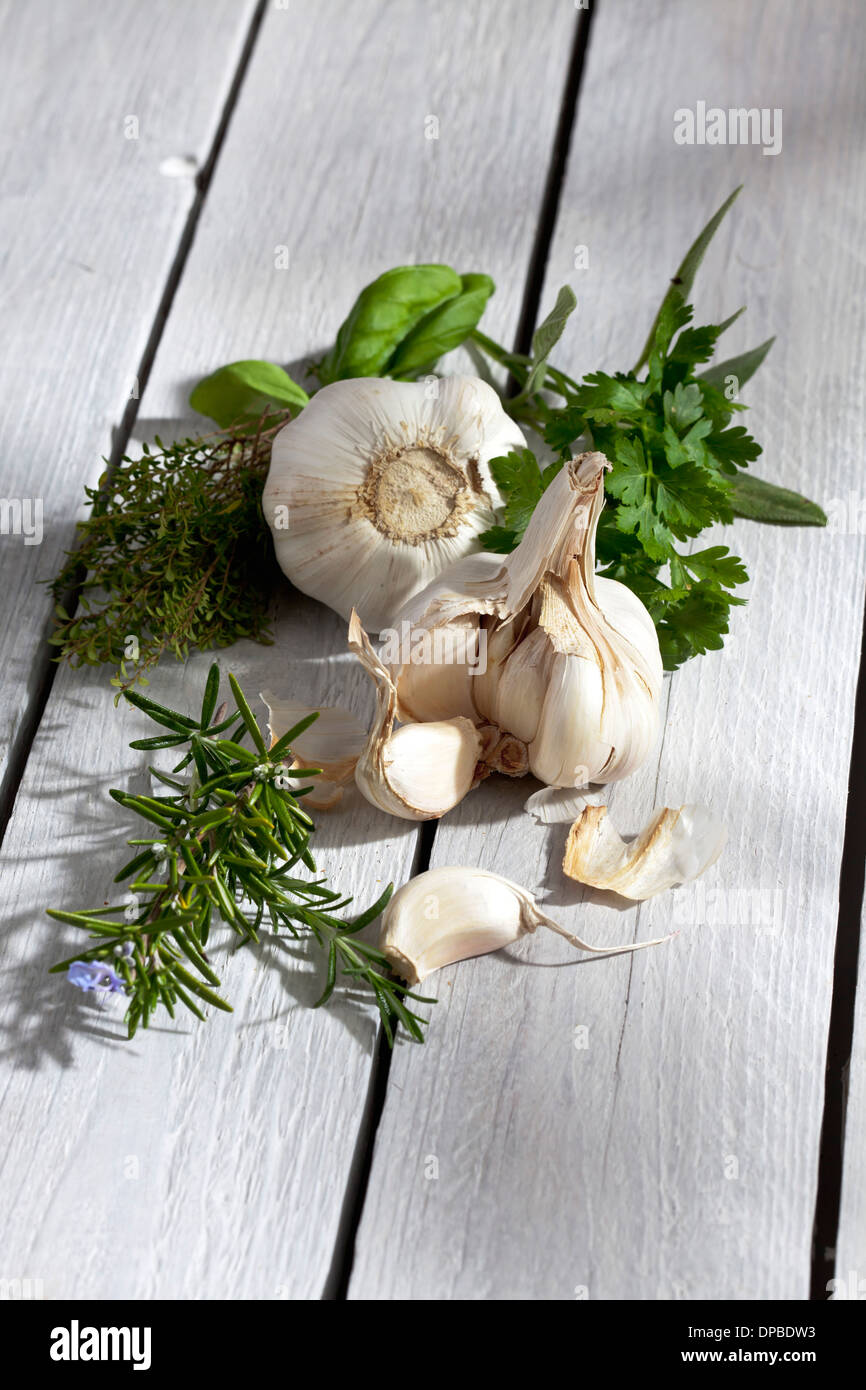 Garlic and herbs, close up Stock Photo - Alamy