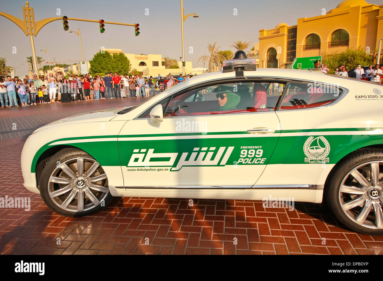 Dubai Police Woman drive Bentley Continental GT Coupe Patrol, car ...