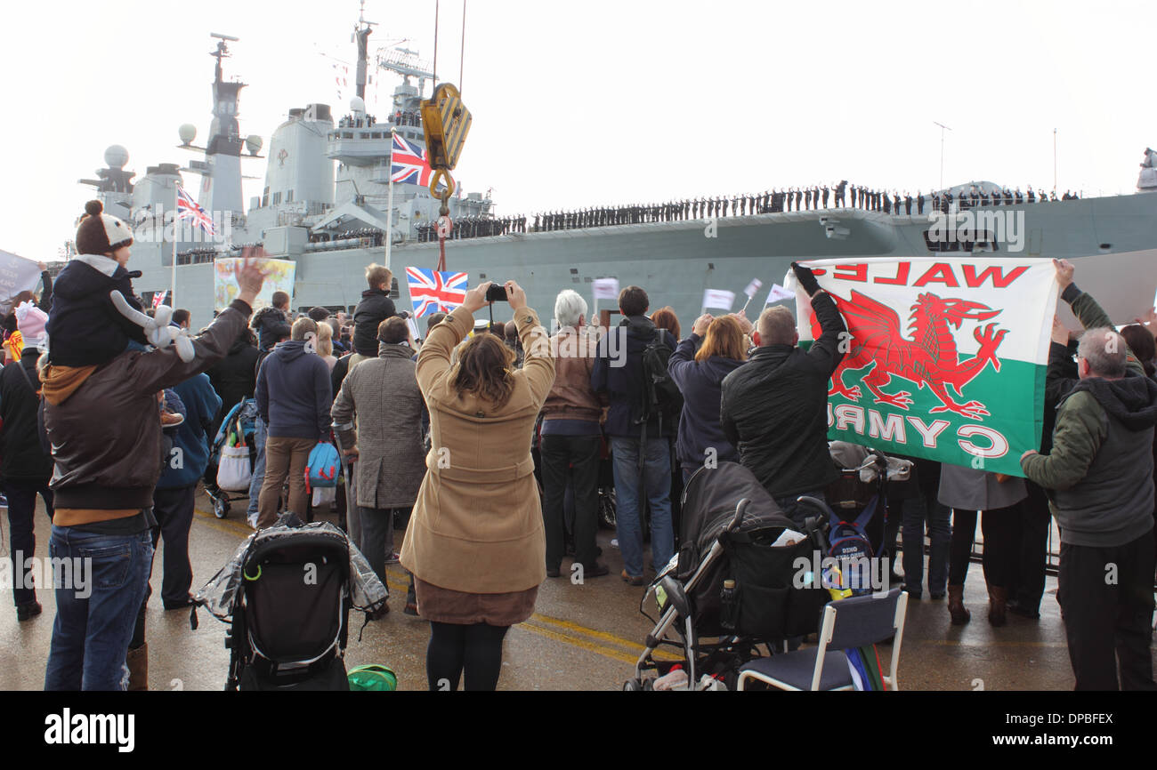 HMS Illustrious returns from the philippines Stock Photo - Alamy