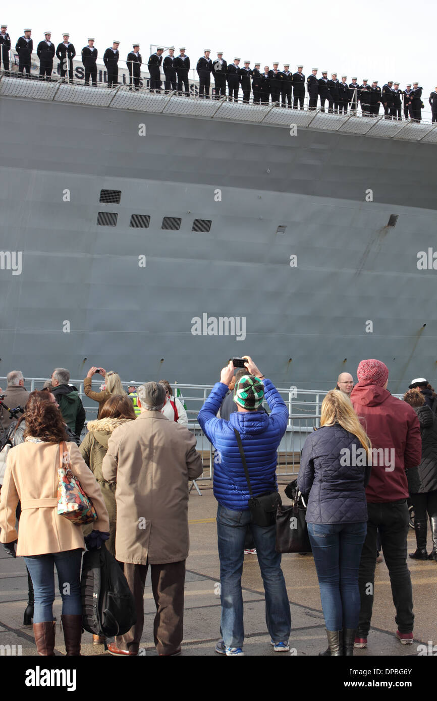HMS Illustrious returns from the philippines Stock Photo - Alamy