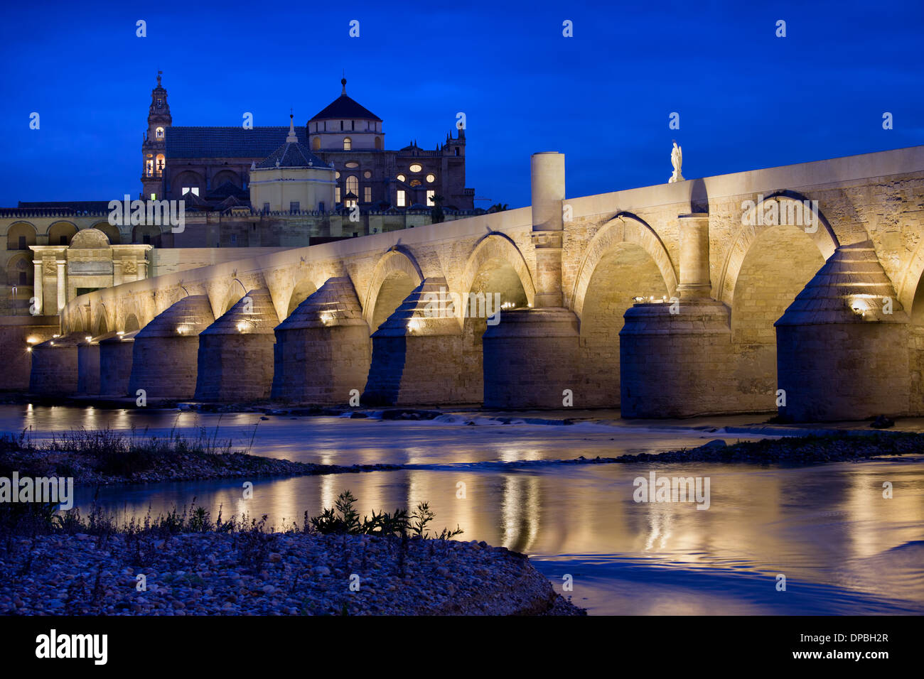 Puente romano roman bridge cordoba hi-res stock photography and images ...