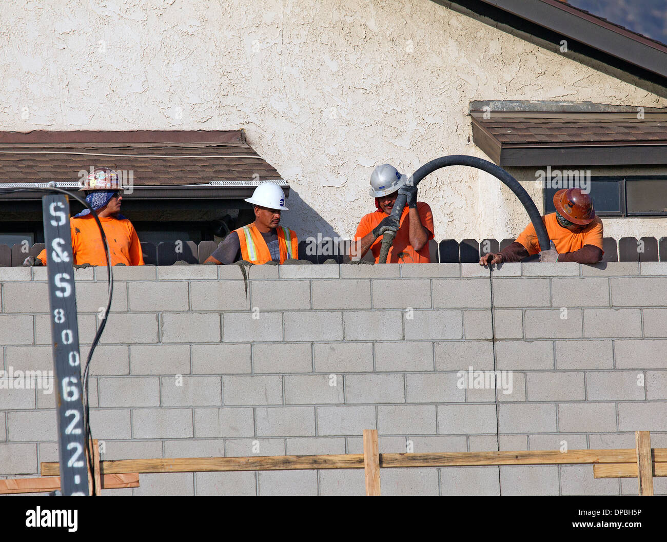 Pumping concrete hi-res stock photography and images - Alamy