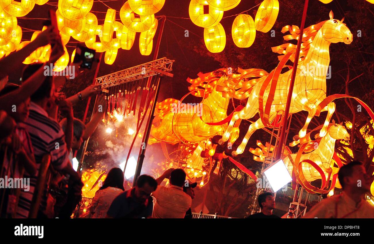 Singapore chinatown fireworks hi-res stock photography and images - Alamy