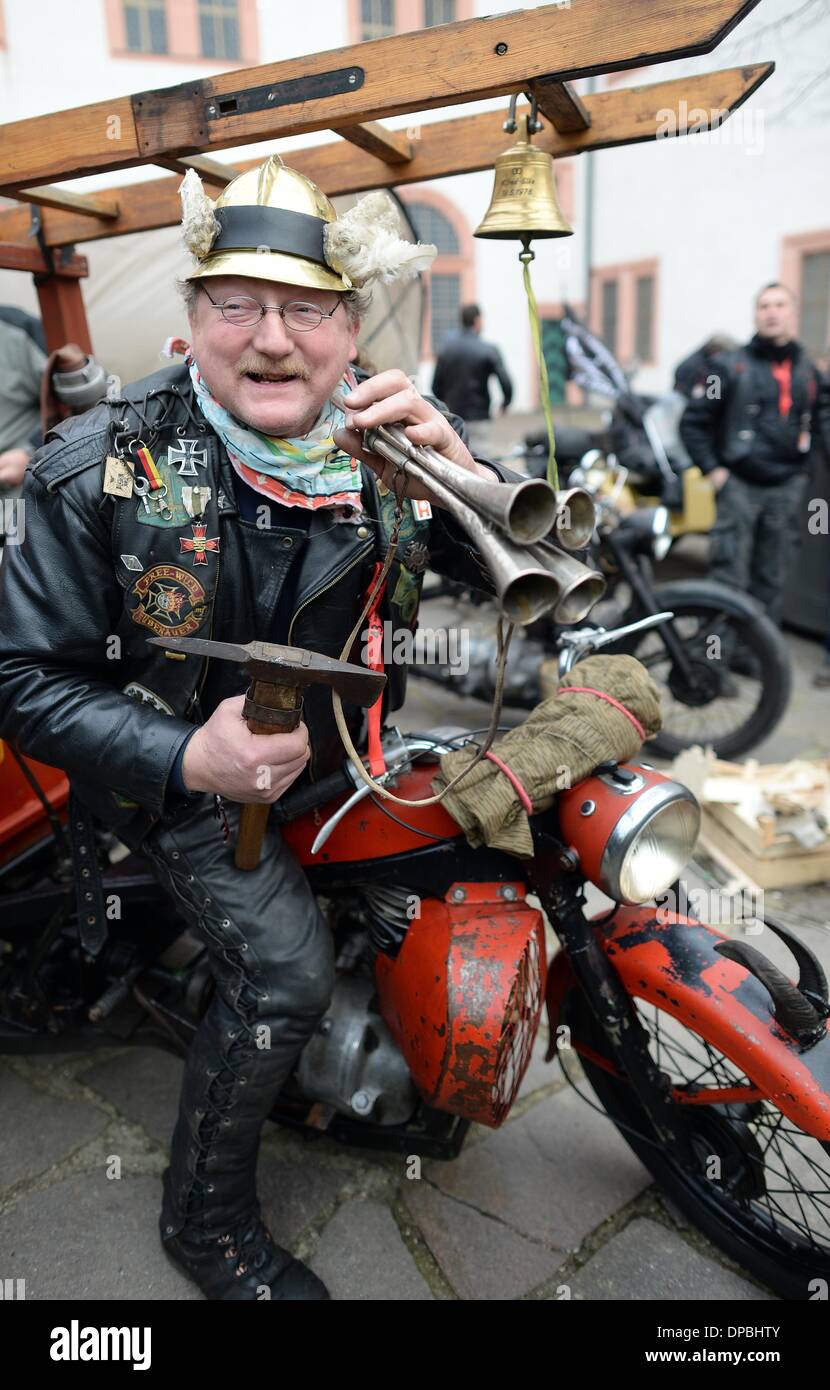 Augustusburg, Germany. 11th Jan, 2014. Heijo from Ruebenau arrives on ...