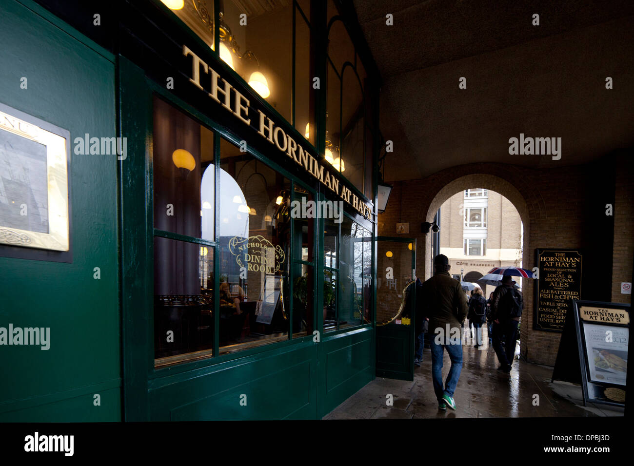 Londoner pub exterior hi-res stock photography and images - Alamy
